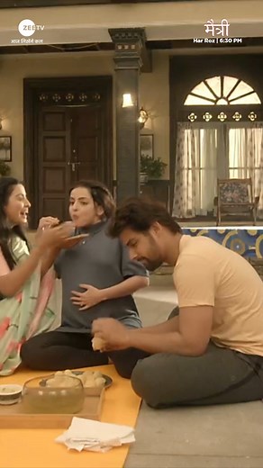 22M views · 403K reactions | Maitree ka khyaal rakhne mein, gharwaale nahi chhodh rahe hain koi bhi qasar.  Dekhiye #Maitree, har roz, shaam 6:30 baje, sirf #ZeeTV par aur kahin bhi, kabhi bhi ZEE5 Shows par: https://zee5.onelink.me/RlQq/Maitree #EkNayiKasauti #ZeeTVReels | ZEE TV | Facebook