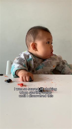 Starting solids got you on edge? 🤗 Don't worry, we get it. Choking fears are normal! The right guidance can ease your mind & make a world of difference for baby's first bites. Get reassurance and support when introducing real food to your little one - no more sleepless nights worrying about safety. | Solid Starts
