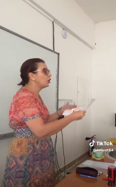 directoare de scoala TikTok