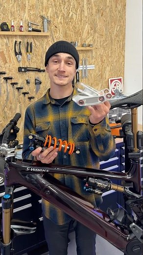 Installing the NEW Fox DHX LiveValve Neo with a World Cup Mechanic!