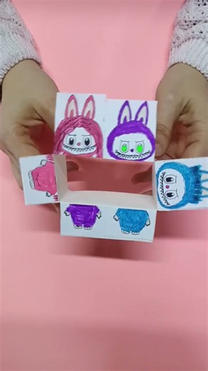 This origami cube changes its colors 💜💙💗 #optical #illusion #papercraft