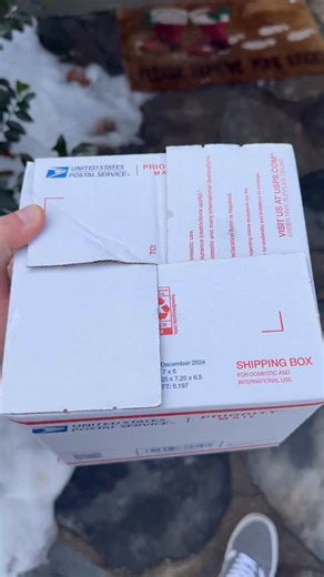 Received an email about someone wanting to surrender their button quail female..So happy I found her because this little one was in desperate need of a good home.. She’s probably one of the worst looking quail that I’ve rescued so far 🥺. I’m happy they got ahold of me, but I never understand why some pet owners let it get this bad before calling.. it’s going to take some love and time to get this button healthy again 💙 - - #babyanimals #cutenessoverload #cuteanimals #cuteness #fyp | Fat Hen Fa