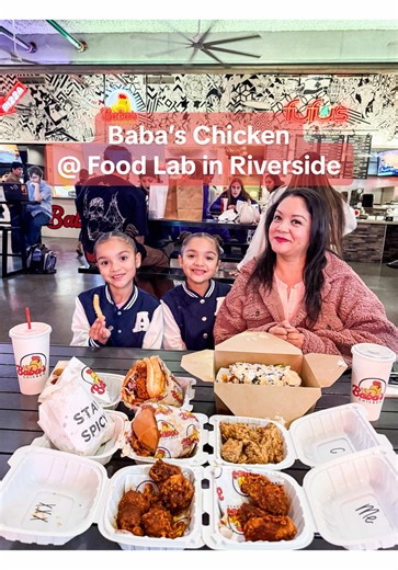 We stopped by The Food Lab in Downtown Riverside to check out Baba’s Chicken, and since Nashville hot chicken is always a favorite of ours, we were excited to give it a try 🔥 The Baba’s Loaded Fries lived up to their name, piled high with Hot crispy chicken, cheese sauce, and house sauce that all came together perfectly. The Cheesy Baba was another standout, with the grilled cheese and hot chicken making the ultimate combo. The girls couldn’t get enough of the creamy mac & cheese and crinkle cu