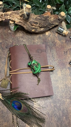 𝐃𝐫𝐚𝐠𝐨𝐧 𝐆𝐢𝐫𝐥 ★ artisanat fantasy ★ déco & bijoux magiques | 🎨 Test pâte polymère Action : deuxième round ! La première fois, c’était prometteur… mais seulement sur un support à plat. Cette fois, j’ai... | Instagram