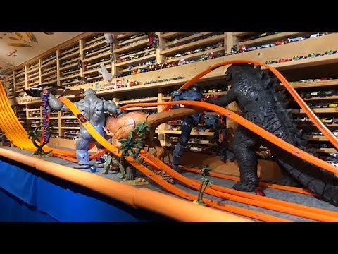 HOT WHEELS GIANT MONSTER TRACK