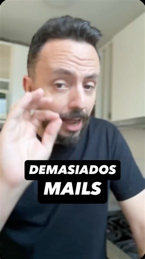 Pablo Molinari on Instagram: "Hay solo dos formas sensatas de manejar los mails"