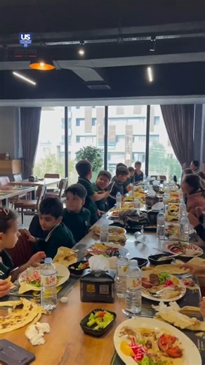 Learning is delicious! 😋 As part of their Kurdish lesson to learn the letter 'B' (ب), our first-grade students at Slemani International Kindergarten & Primary School-1 enjoyed a special outing to eat 'Kebab'. Connecting lessons with fun, practical activities help our students understand and remember better! ❤ فێربوون بە چێژەوە! 😋 وەک بەشێک لە وانەی زمانی کوردی و بۆ ئاشنابوون بە پیتی (ب)، خوێندکارە ژیکەڵەکانی پۆلی یەکەمی باخچەی منداڵان و قوتابخانەی بنەڕەتیی نێودەوڵەتی سلێمانی - 1 گەشتێکی خۆشیان