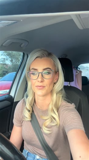 4.4K views · 527 reactions | Ons praat so baie van breakthrough — maar die Bybel gebruik nie eers daardie woord nie. Miskien is jou deurbraak nie iets wat gebeur om jou nie, maar iets wat gebeur in jou.  | Gerridene Berg Lifestyle Coach | Facebook