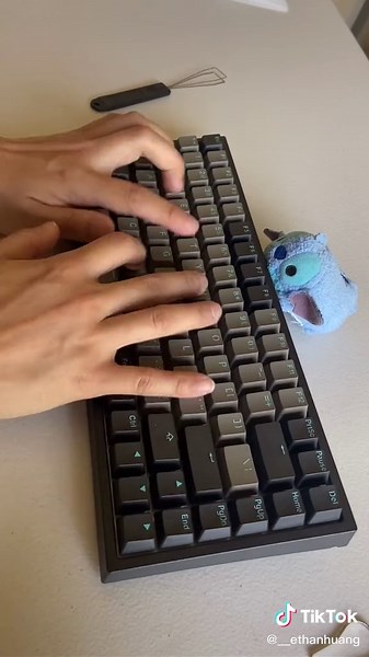 Pretty decent entry board with 75% layout 😇 #keyboard #keebtok #mechanicalkeyboard #gaming #tech #fyp #unboxing