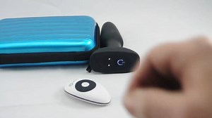 Der neueste Schrei!!! Ein Butt-Plug mit Funkfernbedienung und Vibrationssteuerung. Man stelle sich vor, das Ding in einer Öffnung und im vornehmen Restaurant fängt jemand an mit der Fernbedienung zu spielen. | LGS Leder Gummi Studio