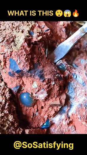 Found Natural Gemstone 💎😍 #HiddenGem #GemstoneHunt #FoundAGem #NatureTreasure #CrystalHunt #RockHunting #TreasureHunting #AdventureTime #ViralReels #FYP #ExploreNature #RareFinds #NatureInspiration #WanderlustVibes #USAReels #UKReels #CanadaReels #AustraliaReels #GermanyReels #tier1reels | Sosaatisfying