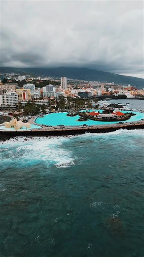 Puerto de la Cruz is a city on the north coast of Tenerife, Canary Islands, Spain, known for its volcanic beaches, historic charm, and attractions like Loro Parque and the Lago Martiánez saltwater pools. It's a former fishing port with a well-preserved, historic center that offers a mix of traditional architecture, gardens, and a lively atmosphere. . . . #puertodelacruz #puertodelacruztenerife #tenerife #tenerifesur #spain🇪🇸