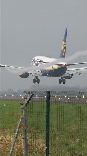 Ryanair B737-800 Landing at Liverpool Airport! #shorts
