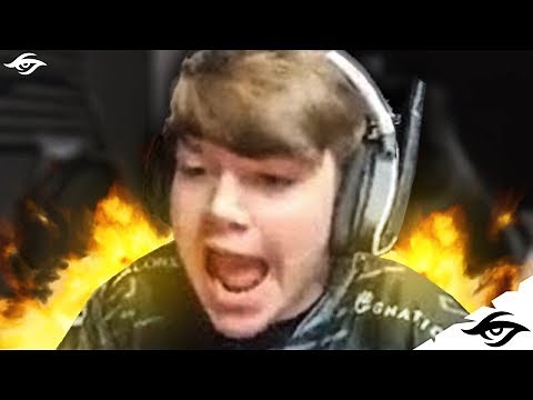 Mongraal | DESTROYING MY KEYBOARD ON STREAM! (Fortnite Rage Highlights #2)