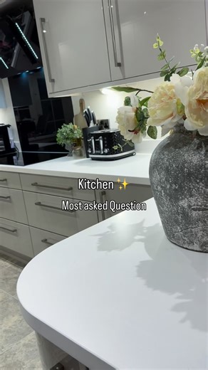 We really wanted a Quartz worktop but our kitchen fitter told us it wouldn’t work… our worktop was too long and we would have had a really inconveniently placed join unless we changed our design… the other option we had was to go for an acrylic bound worktop and we were so glad we did. It’s been so easy to maintain and is ridiculously durable and the way it is bound means there are no visible joins creating a seamless effect… it was also far more cost effective. 🙌 Follow for more Home, Lifestyl