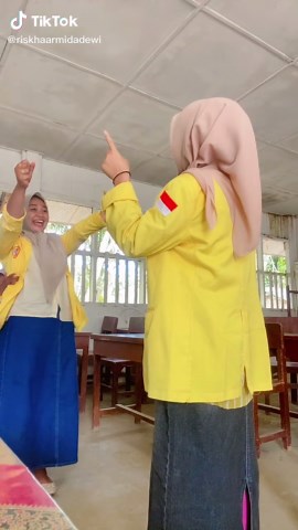 riskhaarmidadewi (@riskhaarmidadewi)’s videos with original sound - Cerita Modis Fashion