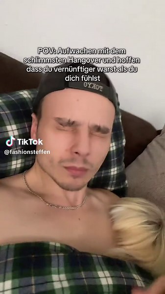 Bitte keine ungeplanten Babys machen👀 da können direkt drei Leben auf einmal negativ beeinflusst werden. (Ist btw nur eine Perücke falls das nicht obvious war) Inspo: @k@kyle__vieira #b#beziehungf#freundins#schwanger