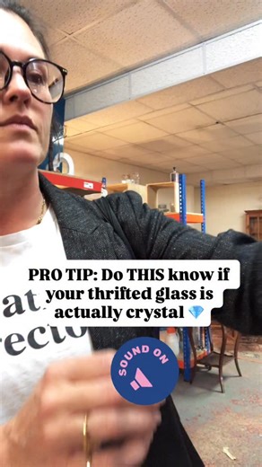 Do you know this simple trick to check whether you’re looking at glass or crystal? A gentle flick of a glass tel you A LOT! Regular glass make a pretty dull sound. But crystal? It’s actually sings to you! That beautiful ringing sound that goes on and on is unmistakable and once you’ve heard it once, I challenge you not to try it with every glass you come across on your next trip 😄 This glass was probably made in the 1930’s and it’s remarkable that’s it’s survived so long as it’s very delicate. 