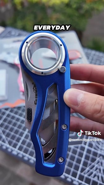 Compact Folding Utility Knife for Everyday Carry