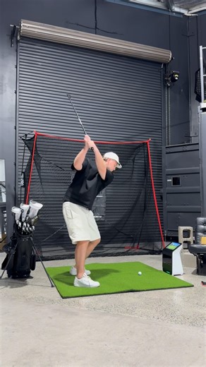 @vistagolfau | The most versatile at home Golf simulator set up🏌️‍♂️ Garmin R50 launch monitor with hitting net & mat⛳️ Giveaway now live 🤝 Details on... | Instagram