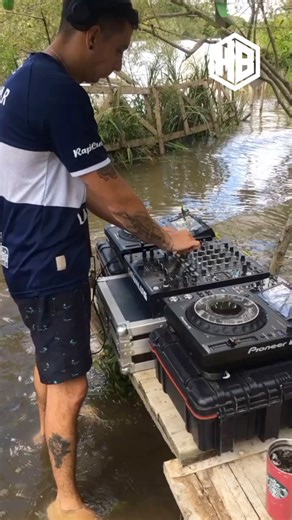 Water Party 💦💦💦😃👊🏻 #HBFam #HouseBootlegs #music #dj #meme #fail #memes #housemusic #edm #techno #summer #boatparty #new #rave #electronicmusic #djs | HB.agency
