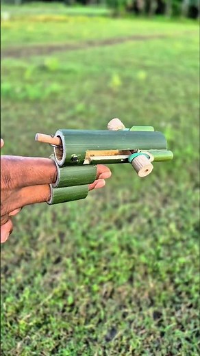 This 2-finger DIY mini gun actually shoots! 😱🛠️ | Handmade weapon from scrap! 🔫#bamboogun #diy.