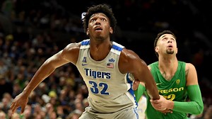 Wiseman scores 14 as Memphis falls to Oregon