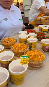 Lo real importa: la magia de conectar. ✨ Revive los momentos más emotivos de nuestro Podcast con Tatán y Maleja. Descubrimos que, al disfrutar una taza de Chocolate Corona ☕️, no solo compartimos calor, ¡sino que nos conectamos con esas historias que nos hacen humanos! Visita nuestras cápsulas de conversación hasta el 20 de diciembre en Medellín: CC. Arkadia y en Bogotá: CC. Salitre Plaza ¡Te esperamos para hacer Buenos Momentos! 🍫✨ | Chocolate Corona