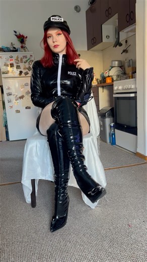Everything is shiny 🖤✨ #nylon #boots #redhead #tights #heels