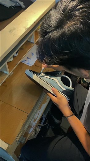 How to Recolor Your Vans Oldskool Sneakers