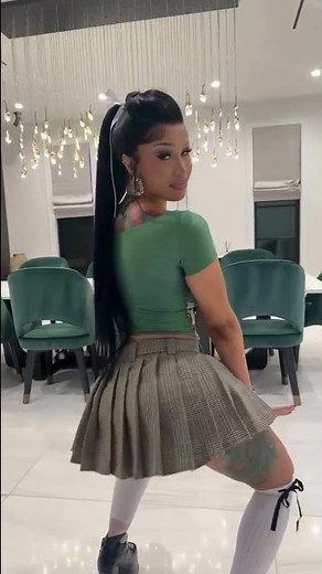 Cardi B Twerking seductive 🍑🥵💦💯#cardib #twerkin #twerk #booty #dance #twerkqueen #ass #girl #explore