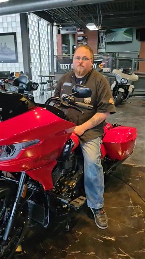 📣📣📣 Parts Product Showcase Jekyll and Hyde Exhaust offers a unique 2-in-1 experience for bikers: a quiet, neighborhood-friendly sound when you need it, and a powerful, roaring tone when you open it up on the open road. It's the best of both worlds, easily switched with the flick of a button! Stop in today for a demo! Hartford Harley-Davidson 📞 (860) 727-6600 📍221 Governor St. East Hartford, CT 06108 💻 www.hartfordharley.com #hartfordharley #HartfordHarleyDavidson #jekyllandhyde #exhaust #p