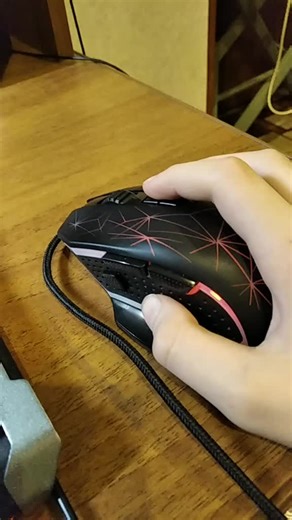 Computer Mouse Features and RGB Lighting Demonstration