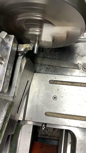 Amazing threading process in sharp tool in lathe machine