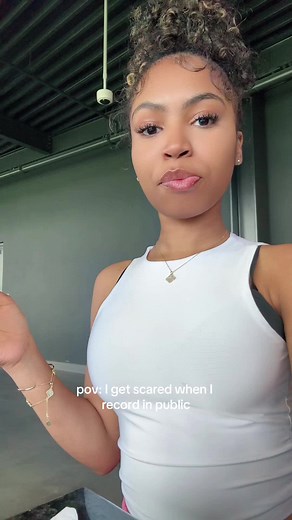 the awkward look around😭