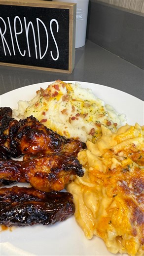 Chef Erin 👩🏾‍🍳| Atlanta Chef| Recipes & More | Comfort on a plate .. this will always be my go to meal and it’s so simple !!! #atlchef #fyp #dinnerideas #recipe #cooking #dinner #wings... | Instagram