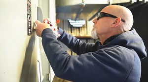 We're hiring maintenance and facilities technicians in Houston, Texas! Check our our maintenance techs at work! #PowellCareers #Powell To view available jobs https://bit.ly/3tHnVJI | Powell