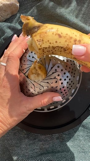 Here’s what happened to the banana 🍌 #asmr #banana #gadgets #Satisfying #reelsviral #reels | Fruit Flow