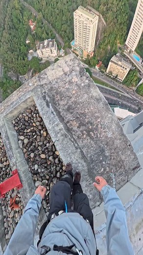 500K views · 5.1K reactions | Rhythm in Rio What an adventure getting on top of the tallest building in Rio. Beautiful sunrise while repacking on the roof Gainer for the obvious safety and visuals A little downwinder parallel with morning traffic Great start to the day in Brazil Muito Obrigado 﫶 #basejump #building #rio #visuals #fly #citylife #traffic #rooftop | Mateo Massoni | Facebook