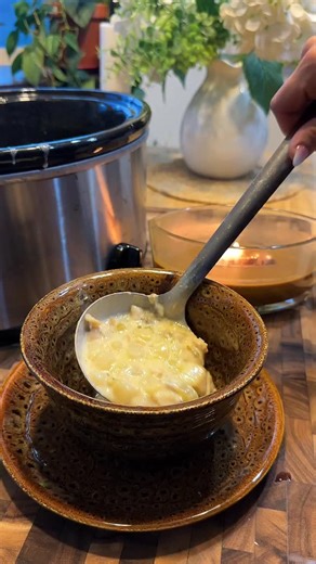 Good Vibes Cooking on Instagram: "Clam Chowder in the Crockpot Ingredients: • 3 large russet potatoes, peeled and chopped • 3 ribs celery, chopped • 1 onion, chopped • 4 garlic cloves, minced • Juice from 3 cans of clams (reserve clams for later) • 1 bottle clam juice • Chicken broth (just enough to cover) • 1 tbsp Kinder’s Buttery Garlic & Herb seasoning • 1 tbsp thyme • 1 tsp black pepper • ½ cup butter • 1 cup heavy cream • 3 cans chopped clams (from earlier) • 1 can smoked baby clams • Green