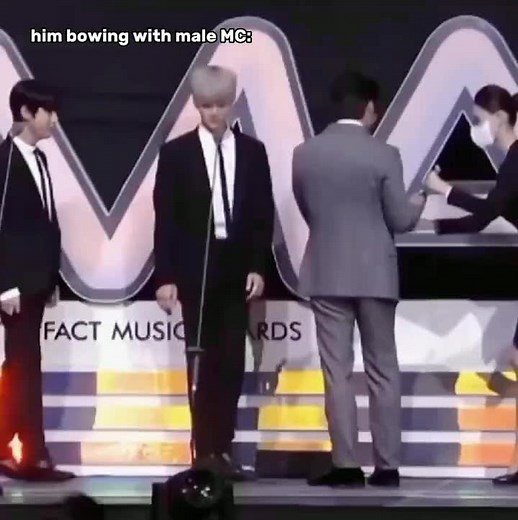 Elegant Performance at Award Ceremony Featuring Jaemin