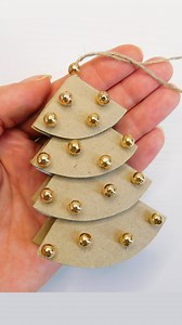 🎄 Easy Christmas Craft DIY Idea #easy #diy #craft #christmasdecor #christmastree #diyidea #easycraft #easydiy #craftidea #toiletpaperrolls #bestoutofwaste #homedecor | Day with DIY