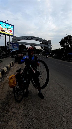 Central Java-East Java Border. Tour D'Tugu II #musicycle