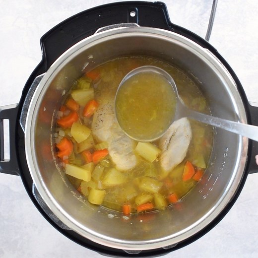 Healthy Chicken Pot Pie Soup is total comfort food! Made in your instant pot, crockpot or on the stove – this yummy soup is paleo, whole30 and SO delicious! Easy to make and SO cozy – you’ll love how creamy and tasty this chicken pot pie soup is while being completely dairy free! recipe: https://thecleaneatingcouple.com/healthy-chicken-pot-pie-soup/ | The Clean Eating Couple