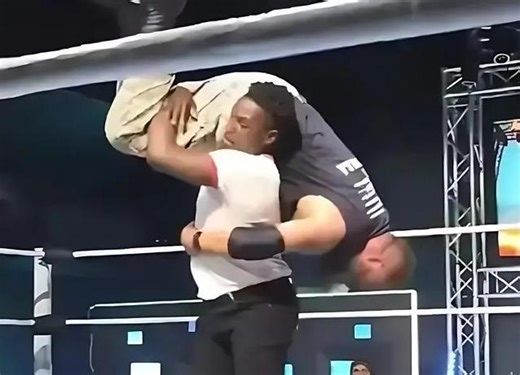 You Thought it was Fake? Rampage Jackson’s Son CAUGHT ON CAMERA in Vicious Unscripted Assault – LAPD Investigates | VIDEO Syko Stu hospitalized after violent unscripted beatdown; Rampage Jackson issues apology as charges loom Raja Jackson Attacks Wrestler Syko Stu at KnokX Pro Event *They say pro wrestling is fake, but …. On August 23 (2025), a wrestling event turned violent in Los Angeles. MMA fighter Raja Jackson, son of Rampage Jackson, brutally attacked fellow wrestler Syko Stu during a live