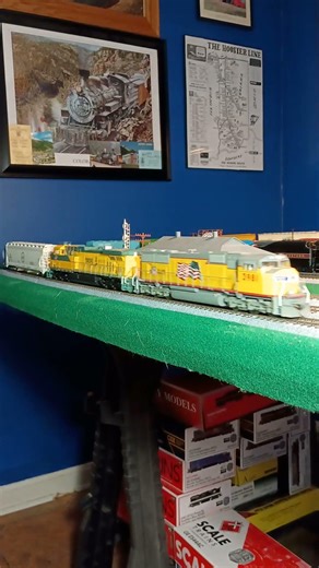 Ho scale Union Pacific SD70M & Chicago North Western C44-9W
