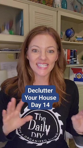 16K views · 233 reactions | Day 14 of 20 Days To Declutter Challenge: Today we're working on the desk ✏️ Join in the decluttering journey and organize your space in just 15 minutes. Grab your FREE declutter checklist now at thedailydiy.net #thedailydiy #declutterchecklist #declutterchallenge2024 | The Daily DIY | Facebook