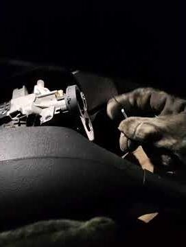 Picking ignition on a 2007 Chevy impala to obtain the key cut code🧐