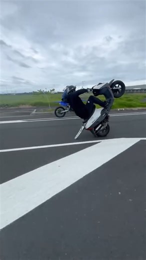 First half valid scrape. #bikelife #itsalifestyle #havealaughmate #mopedhitta 📸@deonhawkins55 @uncle.flinito hyping me uhp 💪 | BkLf Martee