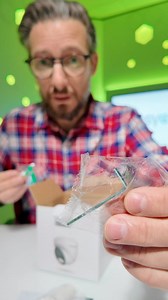 🎉 Nowe kamery EasyCam na dobre zagościły w naszej ofercie i już robią furorę! 😎 Zastanawiasz się, co znajdziesz w pudełku po zakupie? 🧐 📦 Sprawdź to razem z Marcinem, który krok po kroku pokaże zawartość ☺️ Kamery dostępne są w gotowych zestawach Kliknij i sprawdź 👉 https://bit.ly/4ilo4JB Czy warto? Zyskujesz: ✅ Ochrona 24/7, inteligentne funkcje, wyraźny obraz w dzień i w nocy oraz podgląd w aplikacji mobilnej. ⚙️ Skorzystaj z naszego doradztwa i Usługi Montażu. Przeprowadzimy wizję lokaln